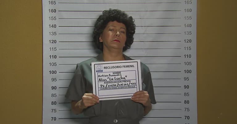 María de Todos los Ángeles Capítulo 6: "Compren, compren", Rosa salva ...