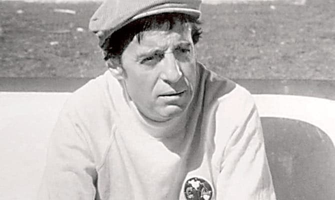 La historia detrás de la estatua de El Chanfle en la cancha del América ...