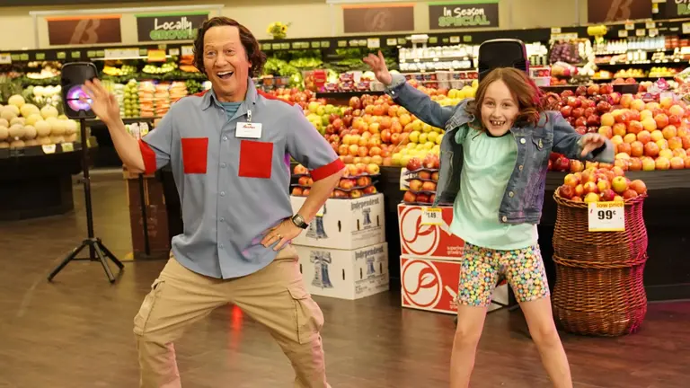 La hija de Rob Schneider debutará en la pantalla grande con su papá ...