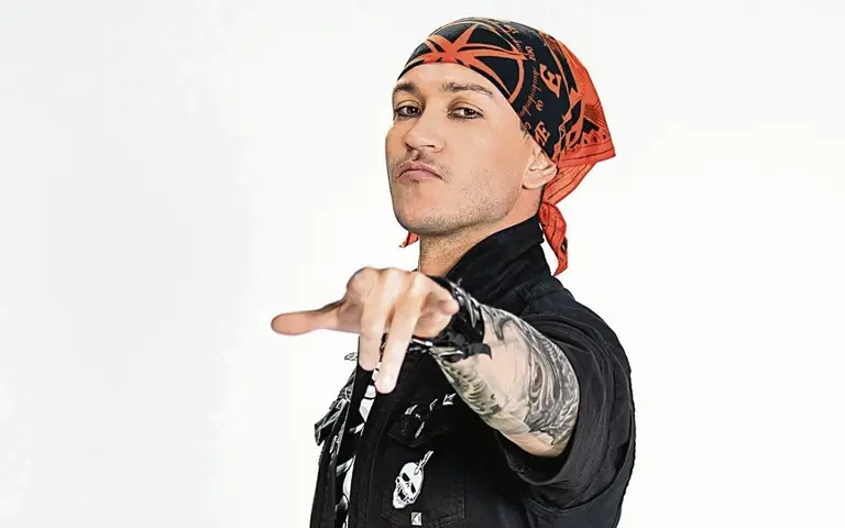 Markin López , de ‘Vecinos’, presume su nueva relación con conductora ...