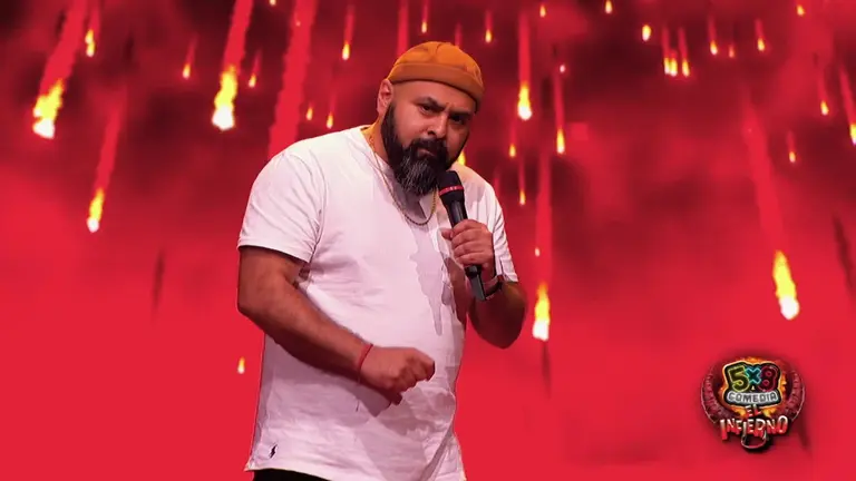 La risa de Vic León se convierte en tos | Shows 5x8 Comedia DC ...