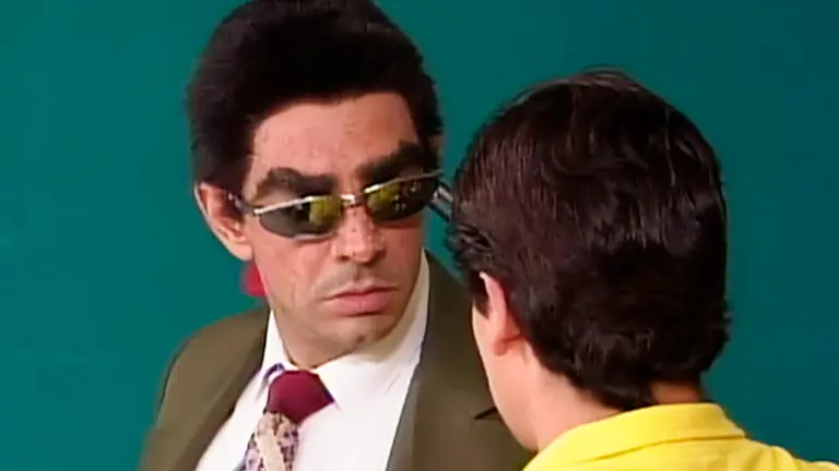 Derbez En Cuando: El maestro Policarpio pone a sudar a sus alumnos ...