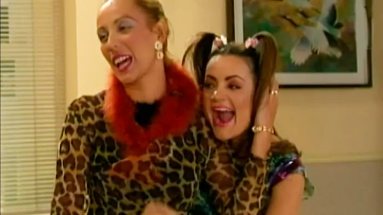 La Hora Pico Capítulo 5: Nacasia y Nacaranda buscan trabajo en una joyería | Distrito Comedia ...