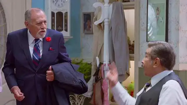 Los López sacan a Don Justo de su casa y lo obligan a recontratar a ...