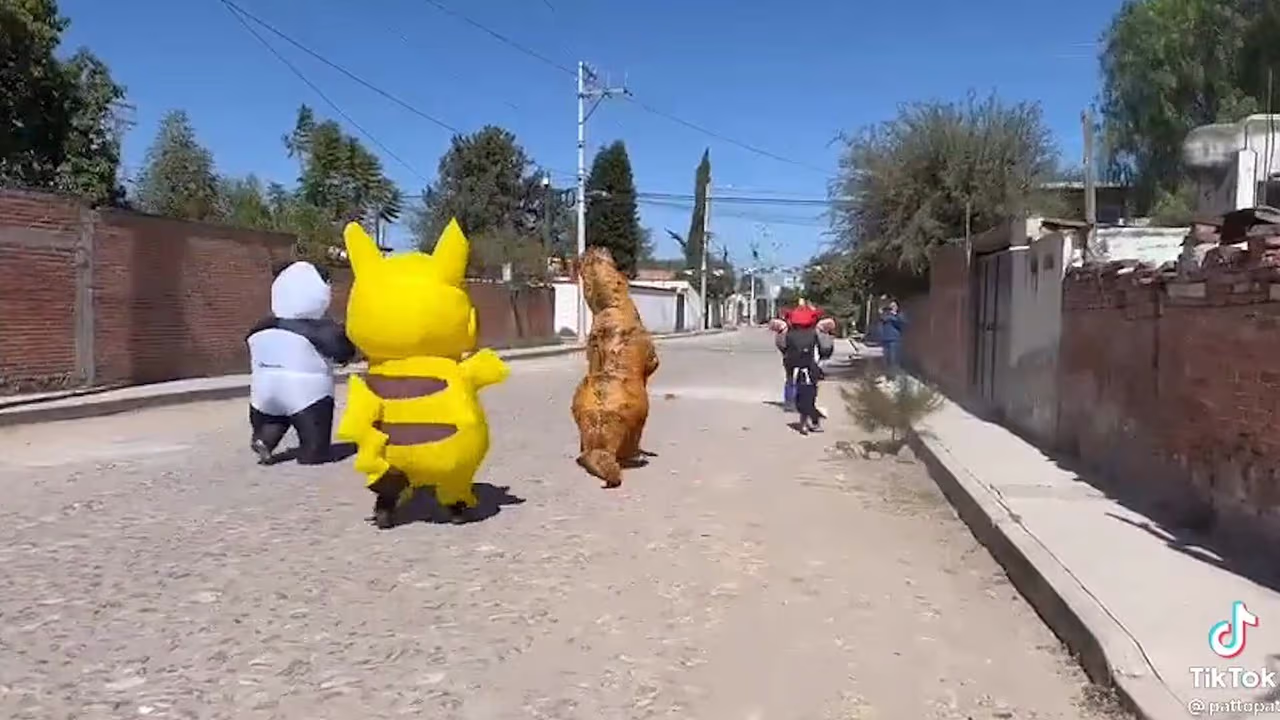 Pikachu, T- Rex y más botargas inflables protagonizan adorable ...