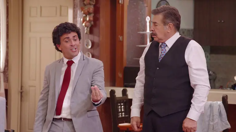 Plutarco le hace broma a su papá por regañarlo y decirle ‘tarúpido ...