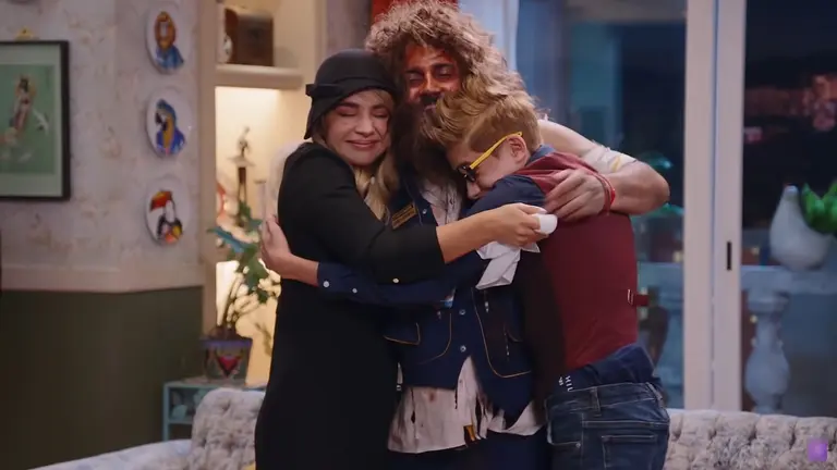 Plutarco regresa de su naufragio y así lo recibió 'Una Familia de 10 ...