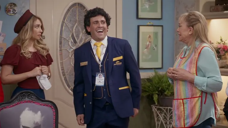 Una familia de diez: Plutarco consigue trabajo | Shows Videos ...